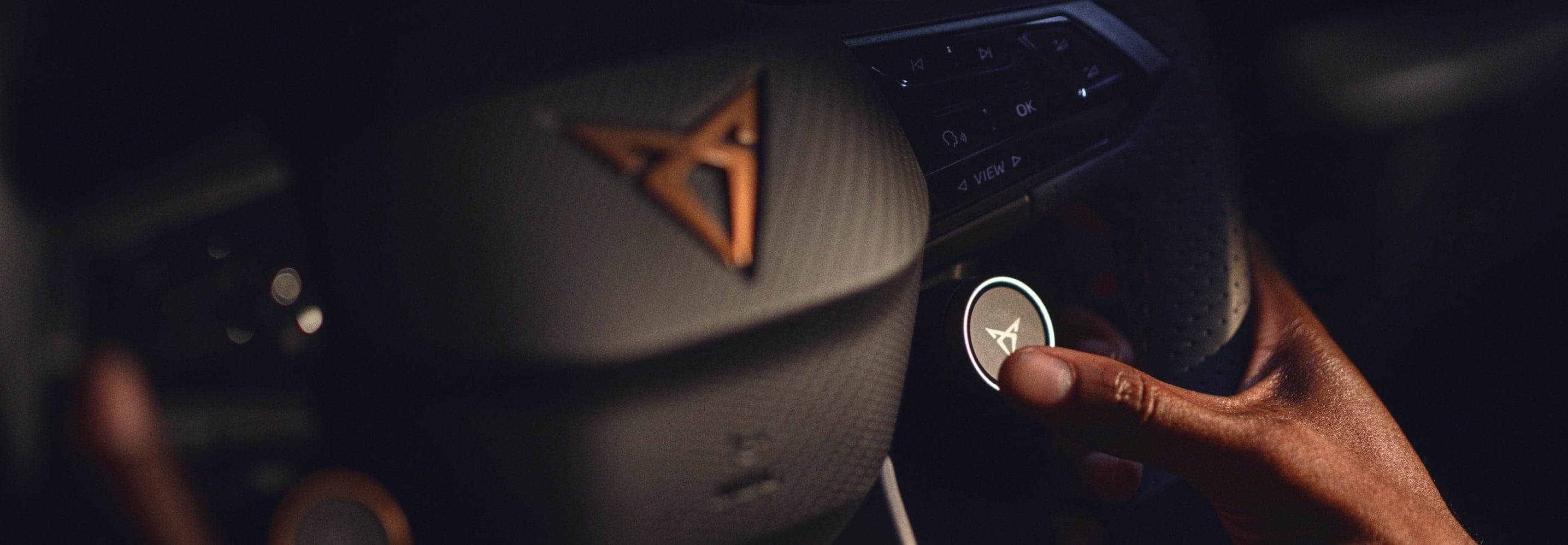 How it works the multifunction steering wheel | CUPRA